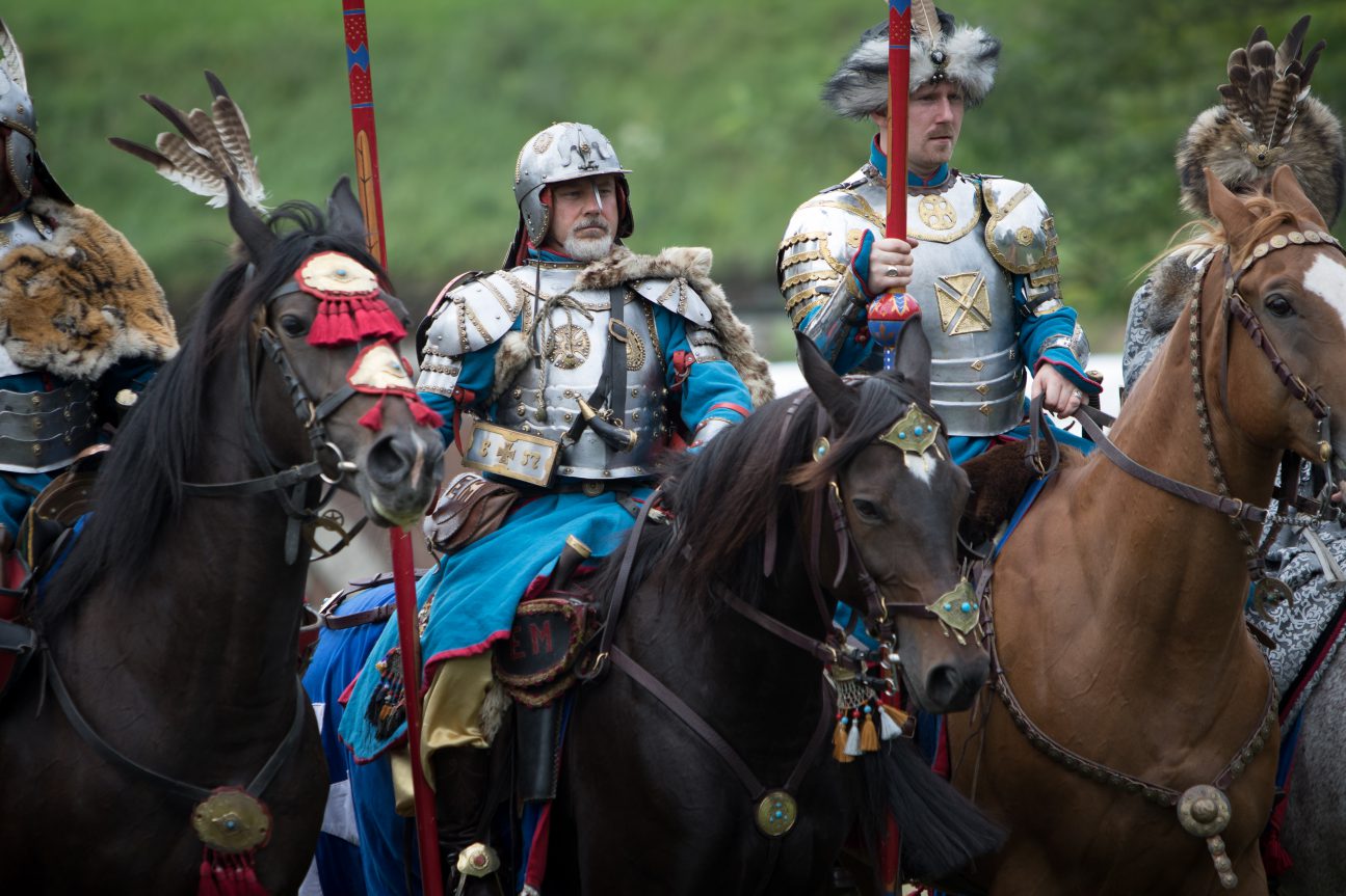 Jacek Komuda z Polską Husarią na Fortach Bema - FOTORELACJA - Fabryka Słów